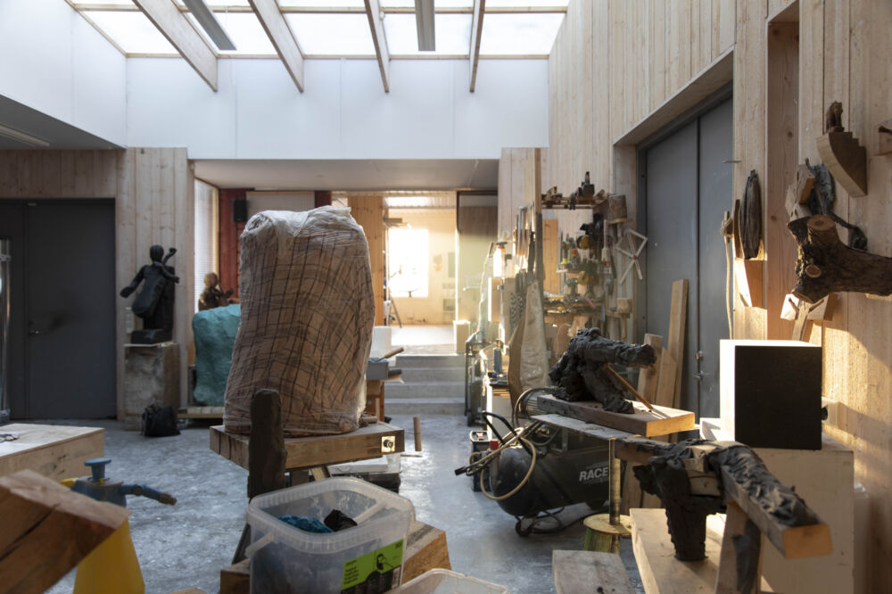 Arkaiske former og monumentale format – Oslo kommunes kunstsamling